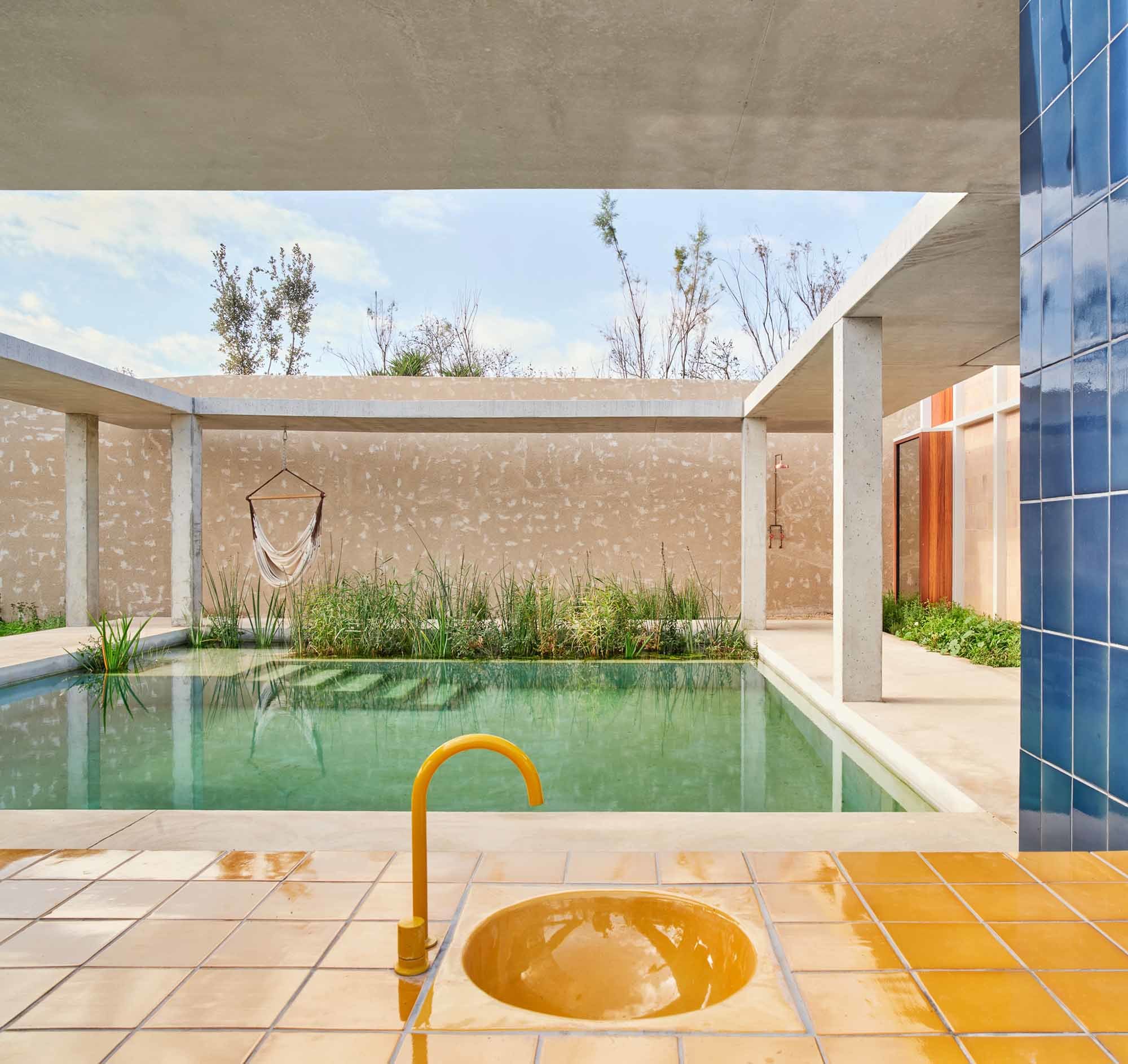 Luftiger Neubau Casa Tres Patis von Two Bo in Spanien - Projekte - baunetz interior|design